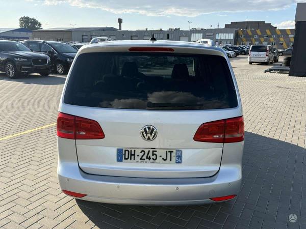Фольксваген Туран 2011 в Таураге на AUTOMOTO.COM.LV Серый Фольксваген Туран 2011 в Таураге, объемом двигателя 1.97 л и пробегом 293 тыс. км за 4950 €, фото 7 на AUTOMOTO.COM.LV