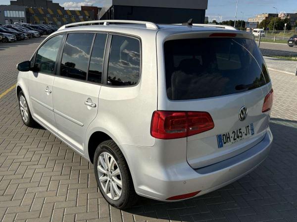 Фольксваген Туран 2011 в Таураге на AUTOMOTO.COM.LV Серый Фольксваген Туран 2011 в Таураге, объемом двигателя 1.97 л и пробегом 293 тыс. км за 4950 €, фото 8 на AUTOMOTO.COM.LV