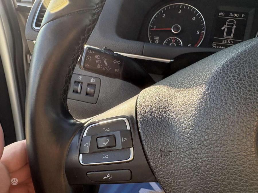 Pelēks Volkswagen Touran 2011 Tauragė, ar dzinēja tilpumu 1.97 L un nobraukumu 293 tūkst. km par 4950 €, foto 16 vietnē AUTOMOTO.COM.LV