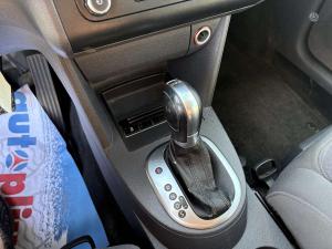 Pelēks Volkswagen Touran 2011 Tauragė, ar dzinēja tilpumu 1.97 L un nobraukumu 293 tūkst. km par 4950 €, foto 17 vietnē AUTOMOTO.COM.LV