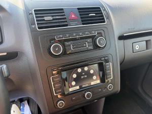 Pelēks Volkswagen Touran 2011 Tauragė, ar dzinēja tilpumu 1.97 L un nobraukumu 293 tūkst. km par 4950 €, foto 18 vietnē AUTOMOTO.COM.LV
