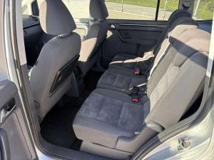 Pelēks Volkswagen Touran 2011 Tauragė, ar dzinēja tilpumu 1.97 L un nobraukumu 293 tūkst. km par 4950 €, foto 21 vietnē AUTOMOTO.COM.LV