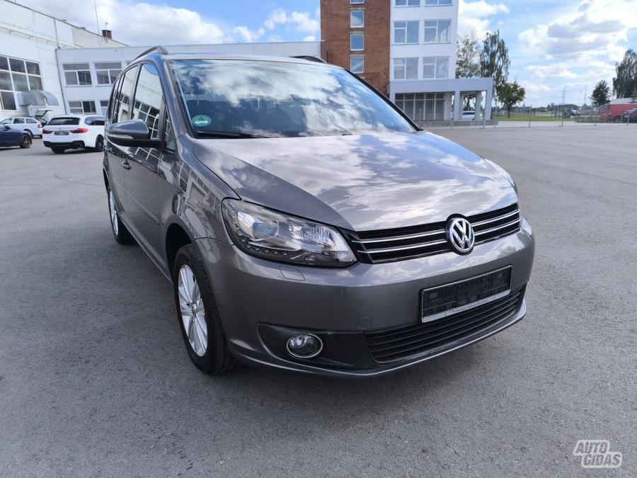 Grey Volkswagen Touran 2011 in Marijampole, with an engine capacity of 2.00 L and mileage of 107 thousand km for 7650 €, photo 1 on AUTOMOTO.COM.LV