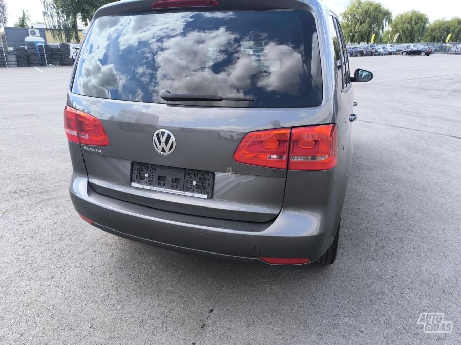 Grey Volkswagen Touran 2011 in Marijampole, with an engine capacity of 2.00 L and mileage of 107 thousand km for 7650 €, photo 4 on AUTOMOTO.COM.LV