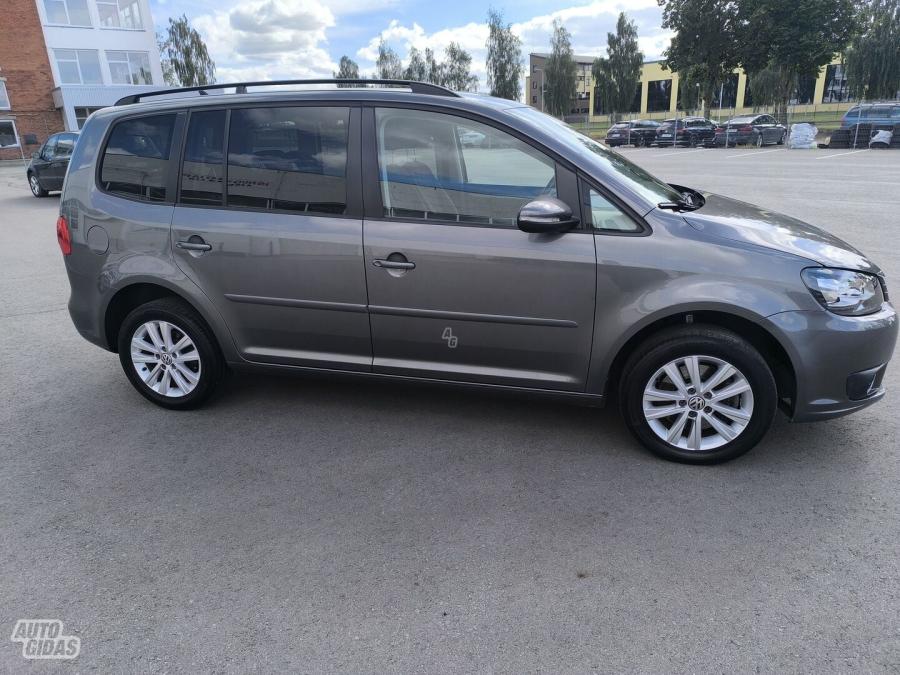 Grey Volkswagen Touran 2011 in Marijampole, with an engine capacity of 2.00 L and mileage of 107 thousand km for 7650 €, photo 5 on AUTOMOTO.COM.LV
