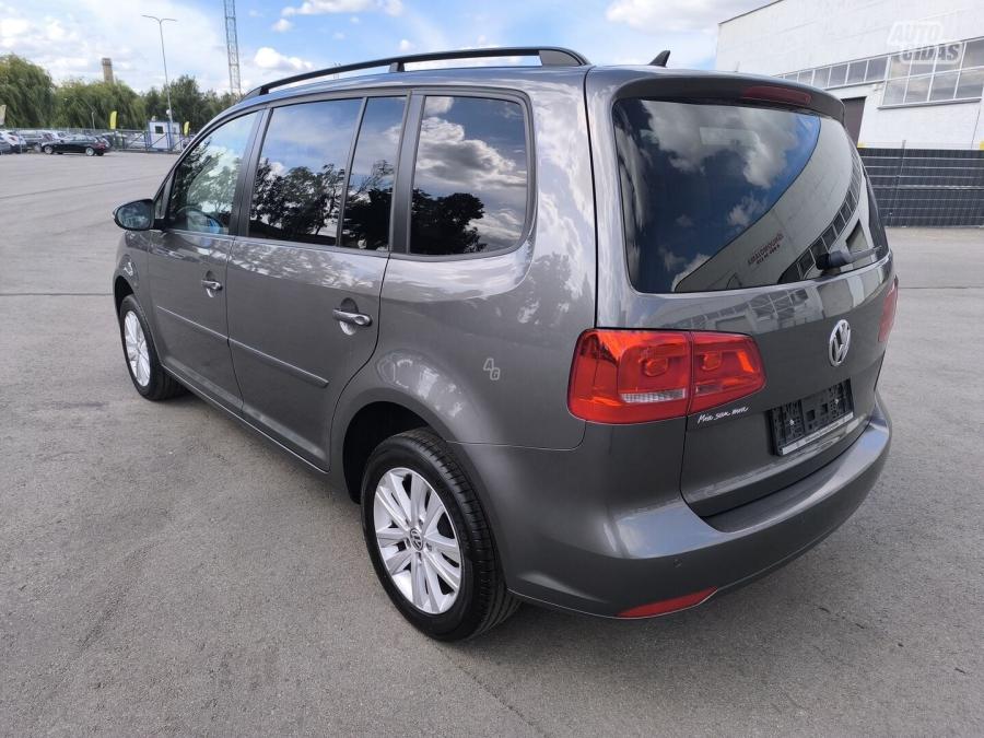 Grey Volkswagen Touran 2011 in Marijampole, with an engine capacity of 2.00 L and mileage of 107 thousand km for 7650 €, photo 6 on AUTOMOTO.COM.LV
