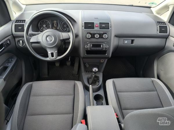 Pelēks Volkswagen Touran 2011 Marijampole, ar dzinēja tilpumu 2.00 L un nobraukumu 107 tūkst. km par 7650 €, foto 9 vietnē AUTOMOTO.COM.LV