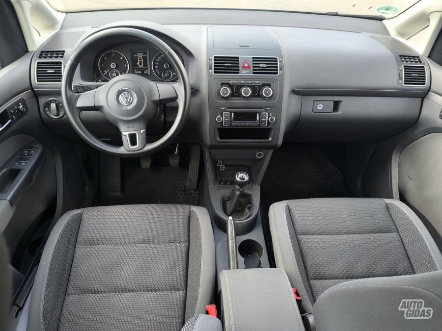 Grey Volkswagen Touran 2011 in Marijampole, with an engine capacity of 2.00 L and mileage of 107 thousand km for 7650 €, photo 9 on AUTOMOTO.COM.LV