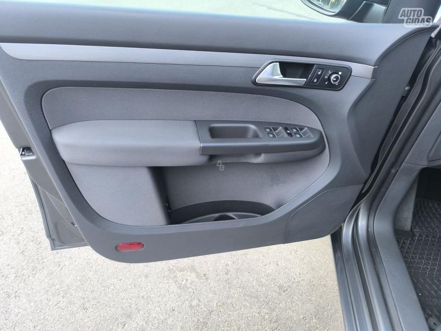 Grey Volkswagen Touran 2011 in Marijampole, with an engine capacity of 2.00 L and mileage of 107 thousand km for 7650 €, photo 10 on AUTOMOTO.COM.LV