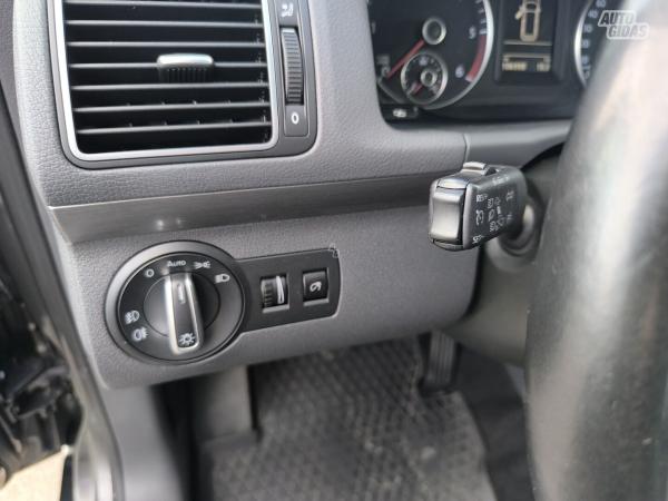 Pelēks Volkswagen Touran 2011 Marijampole, ar dzinēja tilpumu 2.00 L un nobraukumu 107 tūkst. km par 7650 €, foto 11 vietnē AUTOMOTO.COM.LV