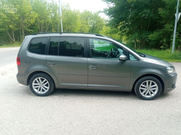 Pelēks Volkswagen Touran 2011 Viļņa, ar dzinēja tilpumu 1.60 L un nobraukumu 310 tūkst. km par 4690 €, foto 3 vietnē AUTOMOTO.COM.LV