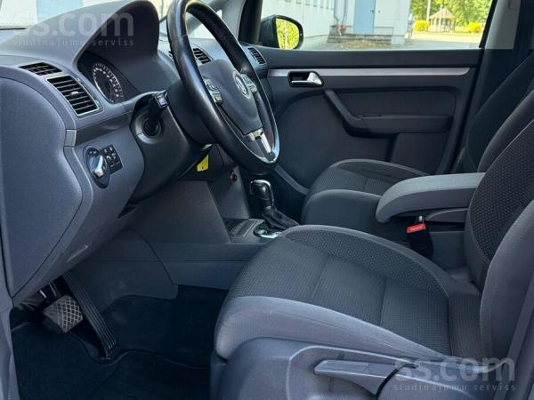 Pelēks Volkswagen Touran 2011 Jelgava, ar dzinēja tilpumu 1.60 L un nobraukumu 0 tūkst. km par 6790 €, foto 10 vietnē AUTOMOTO.COM.LV