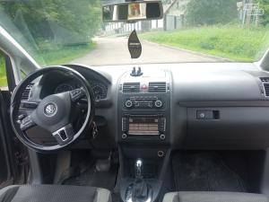 Grey Volkswagen Touran 2011 in Vilnius, with an engine capacity of 1.60 L and mileage of 310 thousand km for 4690 €, photo 18 on AUTOMOTO.COM.LV