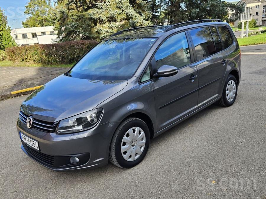 Grey Volkswagen Touran 2011 in Jekabpils, with an engine capacity of 1.60 L and mileage of 280 thousand km for 6490 €, photo 1 on AUTOMOTO.COM.LV
