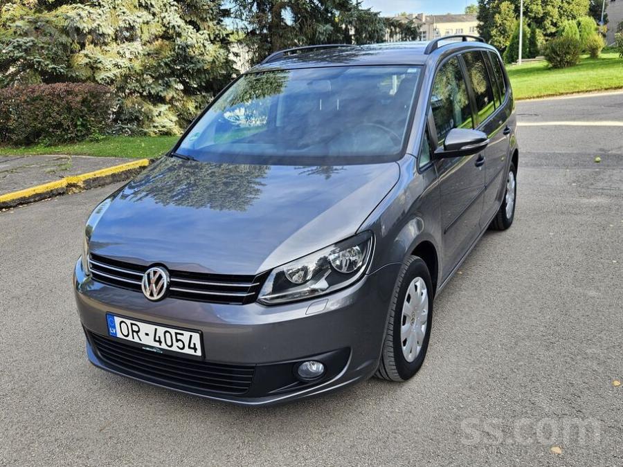 Grey Volkswagen Touran 2011 in Jekabpils, with an engine capacity of 1.60 L and mileage of 280 thousand km for 6490 €, photo 3 on AUTOMOTO.COM.LV