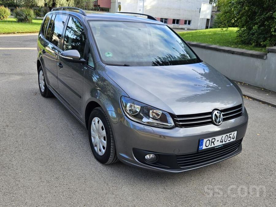 Grey Volkswagen Touran 2011 in Jekabpils, with an engine capacity of 1.60 L and mileage of 280 thousand km for 6490 €, photo 5 on AUTOMOTO.COM.LV