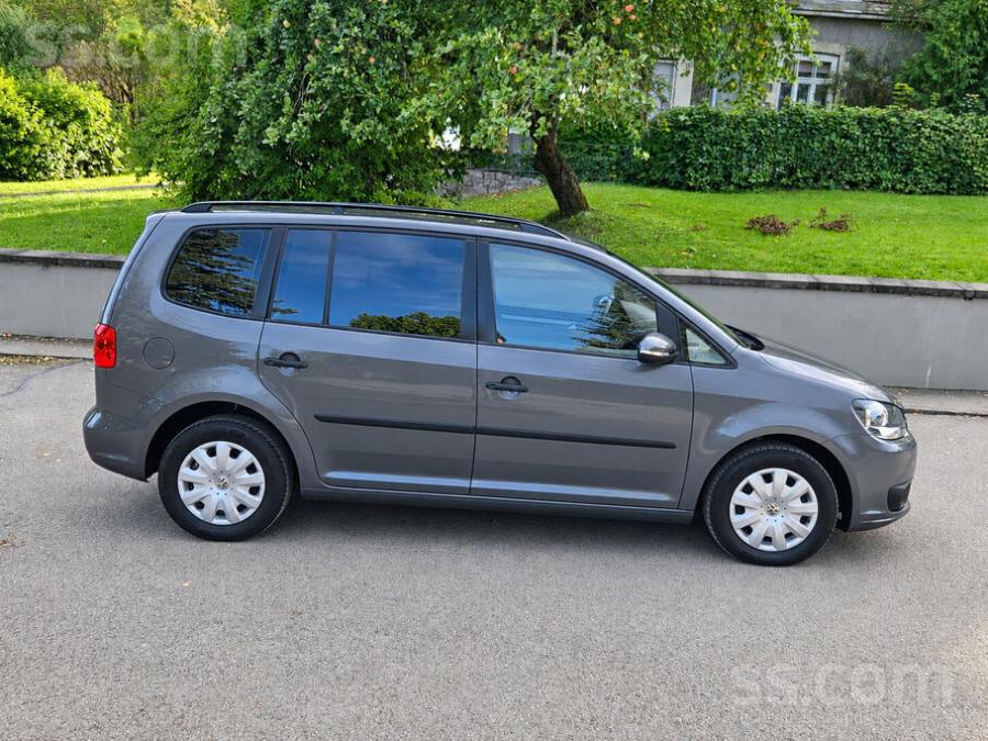 Grey Volkswagen Touran 2011 in Jekabpils, with an engine capacity of 1.60 L and mileage of 280 thousand km for 6490 €, photo 6 on AUTOMOTO.COM.LV