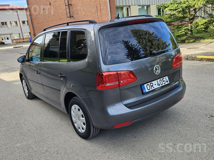 Grey Volkswagen Touran 2011 in Jekabpils, with an engine capacity of 1.60 L and mileage of 280 thousand km for 6490 €, photo 9 on AUTOMOTO.COM.LV