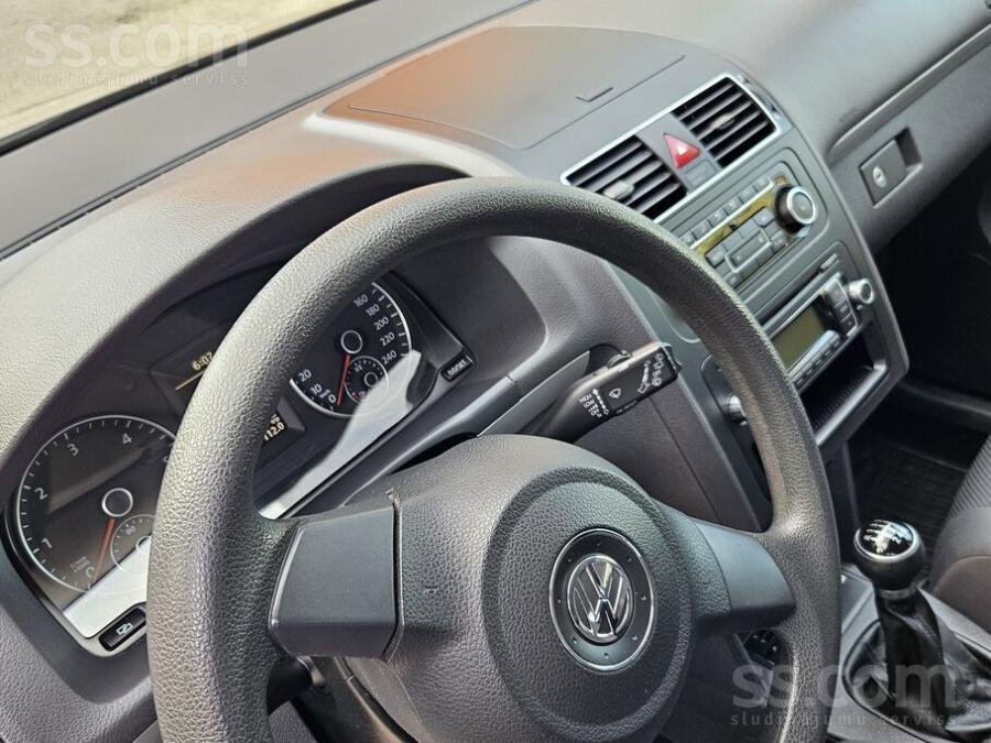 Grey Volkswagen Touran 2011 in Jekabpils, with an engine capacity of 1.60 L and mileage of 280 thousand km for 6490 €, photo 12 on AUTOMOTO.COM.LV