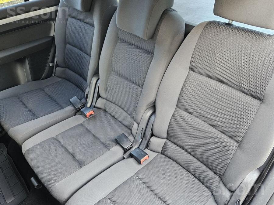 Grey Volkswagen Touran 2011 in Jekabpils, with an engine capacity of 1.60 L and mileage of 280 thousand km for 6490 €, photo 15 on AUTOMOTO.COM.LV