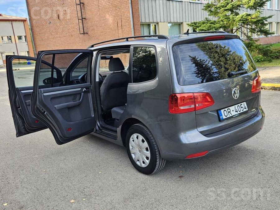 Grey Volkswagen Touran 2011 in Jekabpils, with an engine capacity of 1.60 L and mileage of 280 thousand km for 6490 €, photo 16 on AUTOMOTO.COM.LV