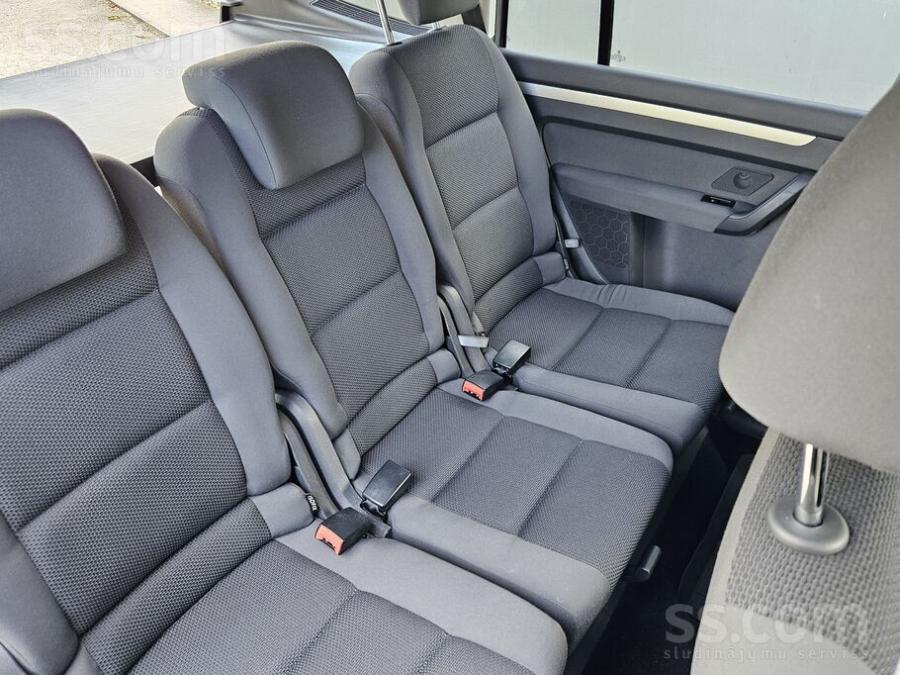 Grey Volkswagen Touran 2011 in Jekabpils, with an engine capacity of 1.60 L and mileage of 280 thousand km for 6490 €, photo 18 on AUTOMOTO.COM.LV