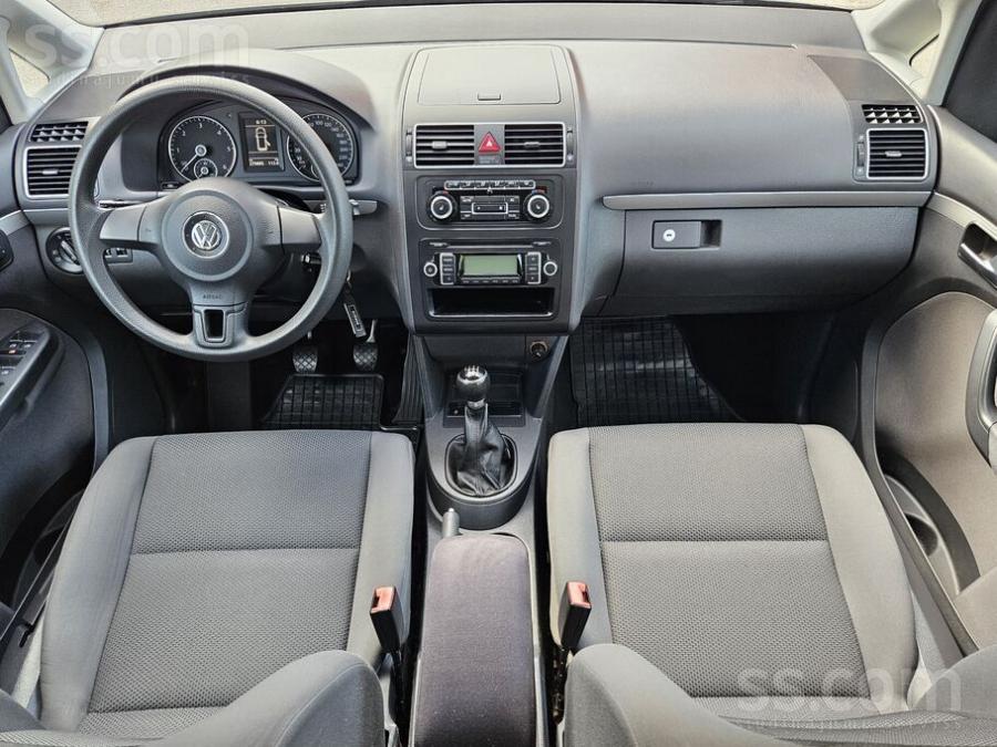 Grey Volkswagen Touran 2011 in Jekabpils, with an engine capacity of 1.60 L and mileage of 280 thousand km for 6490 €, photo 19 on AUTOMOTO.COM.LV