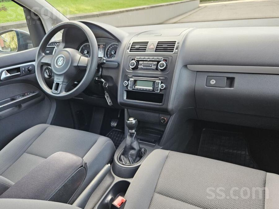 Grey Volkswagen Touran 2011 in Jekabpils, with an engine capacity of 1.60 L and mileage of 280 thousand km for 6490 €, photo 20 on AUTOMOTO.COM.LV