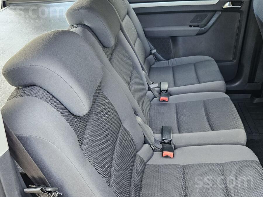 Grey Volkswagen Touran 2011 in Jekabpils, with an engine capacity of 1.60 L and mileage of 280 thousand km for 6490 €, photo 21 on AUTOMOTO.COM.LV
