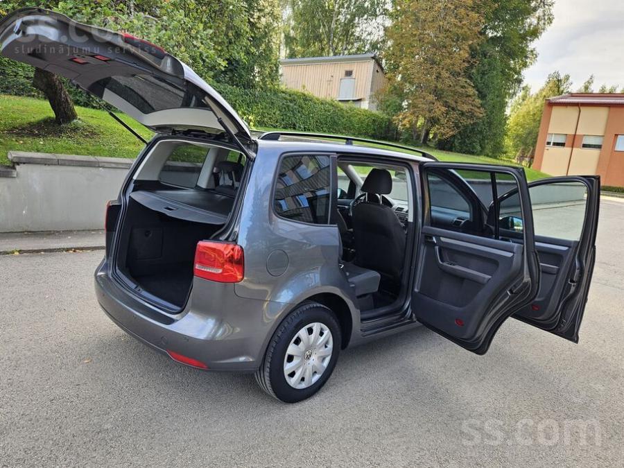 Grey Volkswagen Touran 2011 in Jekabpils, with an engine capacity of 1.60 L and mileage of 280 thousand km for 6490 €, photo 22 on AUTOMOTO.COM.LV