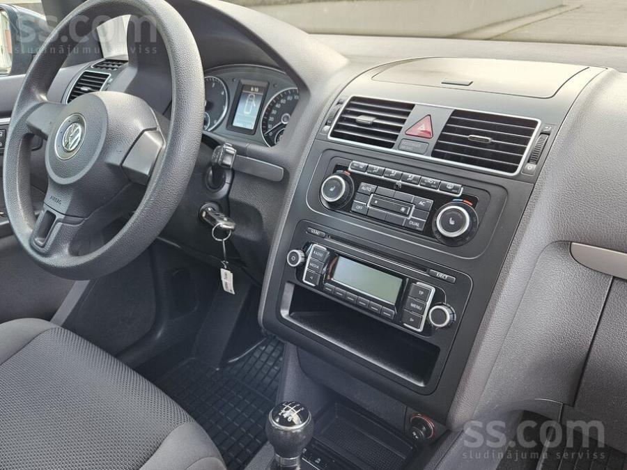 Grey Volkswagen Touran 2011 in Jekabpils, with an engine capacity of 1.60 L and mileage of 280 thousand km for 6490 €, photo 25 on AUTOMOTO.COM.LV