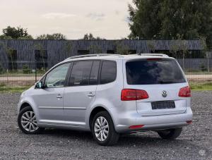 Grey Volkswagen Touran 2011 in Taurage, with an engine capacity of 1.97 L and mileage of 300 thousand km for 5990 €, photo 7 on AUTOMOTO.COM.LV