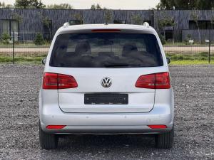 Grey Volkswagen Touran 2011 in Taurage, with an engine capacity of 1.97 L and mileage of 300 thousand km for 5990 €, photo 10 on AUTOMOTO.COM.LV