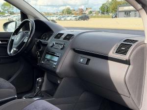 Grey Volkswagen Touran 2011 in Taurage, with an engine capacity of 1.97 L and mileage of 300 thousand km for 5990 €, photo 12 on AUTOMOTO.COM.LV