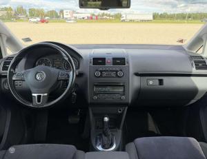 Grey Volkswagen Touran 2011 in Taurage, with an engine capacity of 1.97 L and mileage of 300 thousand km for 5990 €, photo 13 on AUTOMOTO.COM.LV