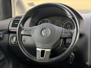 Grey Volkswagen Touran 2011 in Taurage, with an engine capacity of 1.97 L and mileage of 300 thousand km for 5990 €, photo 15 on AUTOMOTO.COM.LV