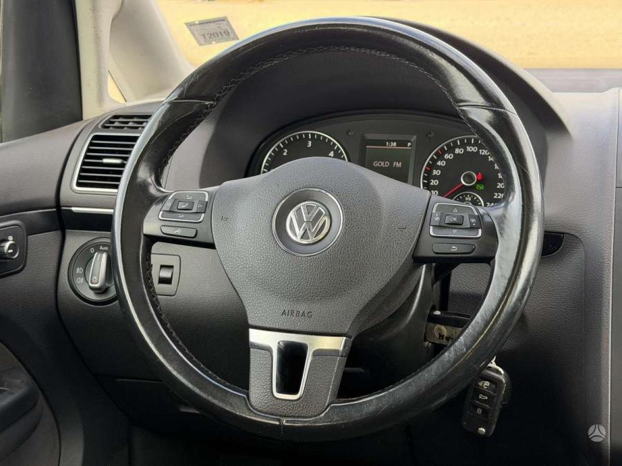 Grey Volkswagen Touran 2011 in Taurage, with an engine capacity of 1.97 L and mileage of 300 thousand km for 5990 €, photo 15 on AUTOMOTO.COM.LV