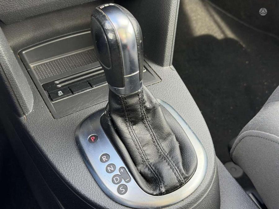Grey Volkswagen Touran 2011 in Taurage, with an engine capacity of 1.97 L and mileage of 300 thousand km for 5990 €, photo 19 on AUTOMOTO.COM.LV