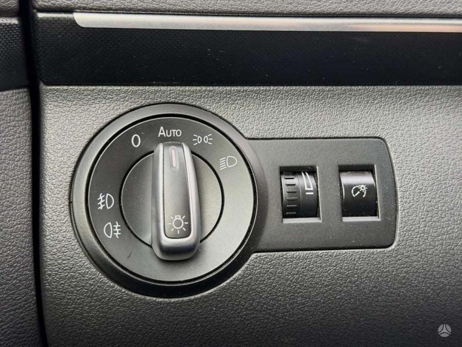 Grey Volkswagen Touran 2011 in Taurage, with an engine capacity of 1.97 L and mileage of 300 thousand km for 5990 €, photo 21 on AUTOMOTO.COM.LV