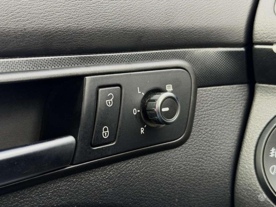 Grey Volkswagen Touran 2011 in Taurage, with an engine capacity of 1.97 L and mileage of 300 thousand km for 5990 €, photo 22 on AUTOMOTO.COM.LV