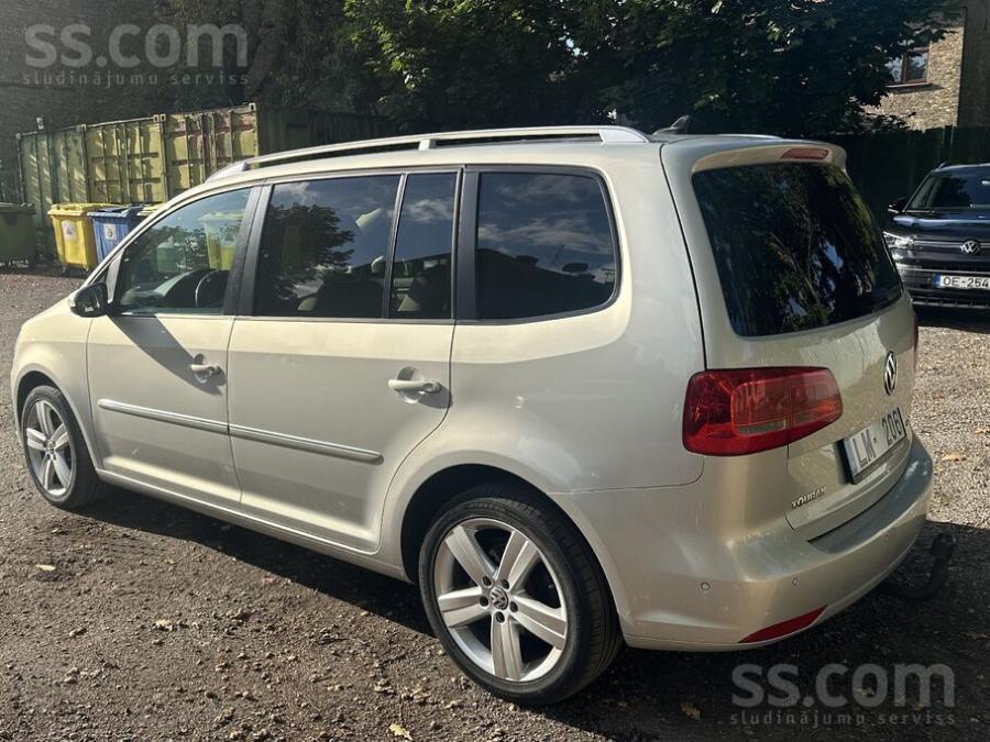 Pelēks Volkswagen Touran 2011 Rīga, ar dzinēja tilpumu 2.00 L un nobraukumu 325 tūkst. km par 6500 €, foto 4 vietnē AUTOMOTO.COM.LV