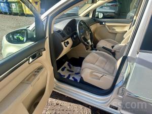 Pelēks Volkswagen Touran 2011 Rīga, ar dzinēja tilpumu 2.00 L un nobraukumu 325 tūkst. km par 6500 €, foto 5 vietnē AUTOMOTO.COM.LV