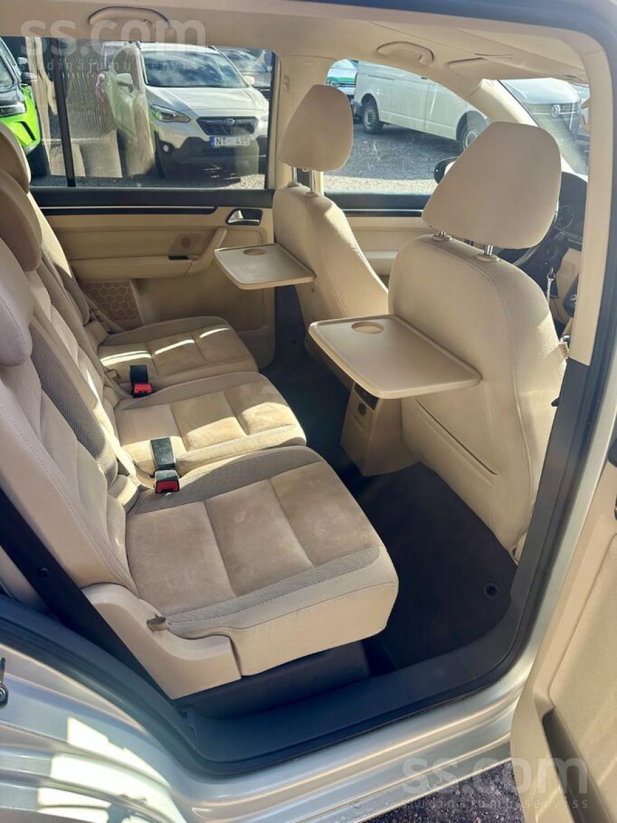Pelēks Volkswagen Touran 2011 Rīga, ar dzinēja tilpumu 2.00 L un nobraukumu 325 tūkst. km par 6500 €, foto 7 vietnē AUTOMOTO.COM.LV