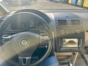 Pelēks Volkswagen Touran 2011 Rīga, ar dzinēja tilpumu 2.00 L un nobraukumu 325 tūkst. km par 6500 €, foto 10 vietnē AUTOMOTO.COM.LV