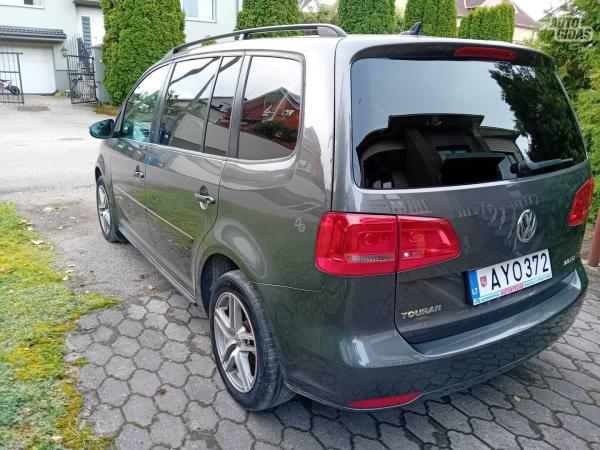 Grey Volkswagen Touran 2011 in Siauliai, with an engine capacity of 2.00 L and mileage of 332 thousand km for 5400 €, photo 3 on AUTOMOTO.COM.LV