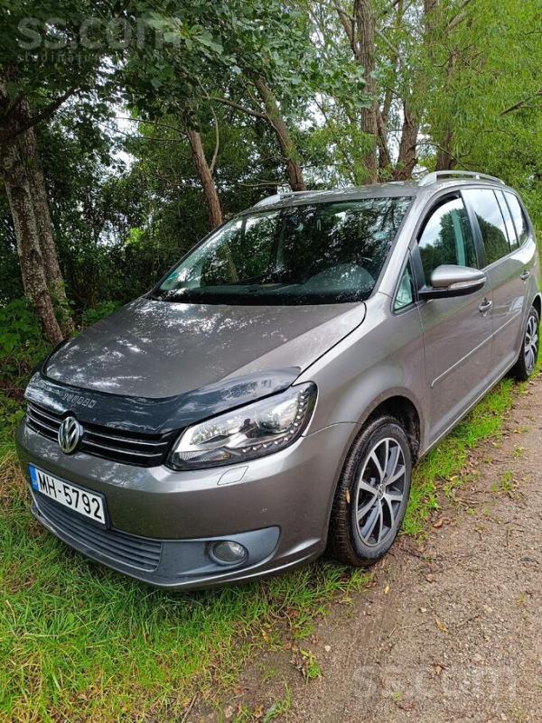 Pelēks Volkswagen Touran 2011 Liepāja, ar dzinēja tilpumu 2.00 L un nobraukumu 300 tūkst. km par 5800 €, foto 5 vietnē AUTOMOTO.COM.LV
