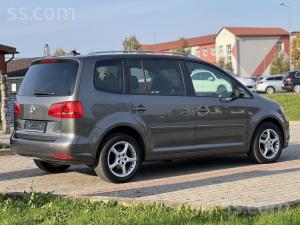 Grey Volkswagen Touran 2011 in Cesis, with an engine capacity of 1.40 L and mileage of 149 thousand km for 6950 €, photo 4 on AUTOMOTO.COM.LV