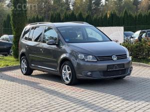 Grey Volkswagen Touran 2011 in Cesis, with an engine capacity of 1.40 L and mileage of 149 thousand km for 6950 €, photo 5 on AUTOMOTO.COM.LV