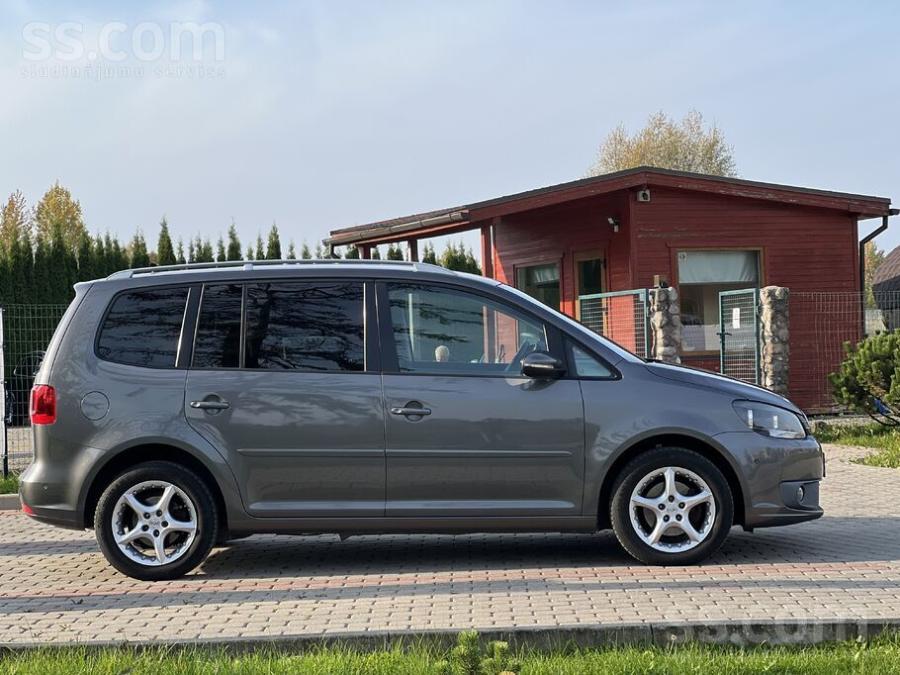 Grey Volkswagen Touran 2011 in Cesis, with an engine capacity of 1.40 L and mileage of 149 thousand km for 6950 €, photo 7 on AUTOMOTO.COM.LV