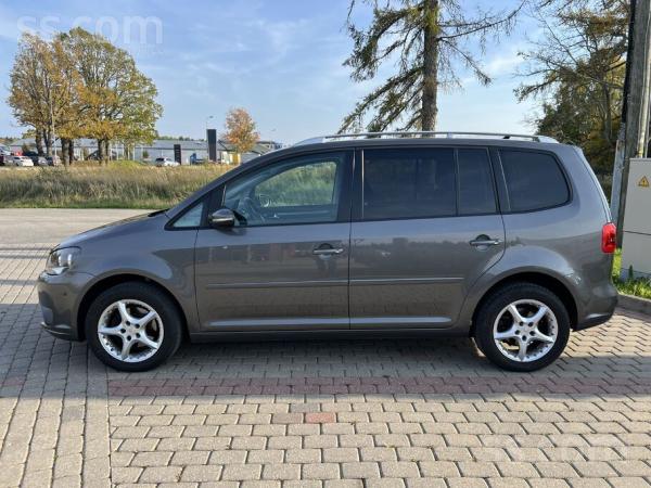 Grey Volkswagen Touran 2011 in Cesis, with an engine capacity of 1.40 L and mileage of 149 thousand km for 6950 €, photo 8 on AUTOMOTO.COM.LV